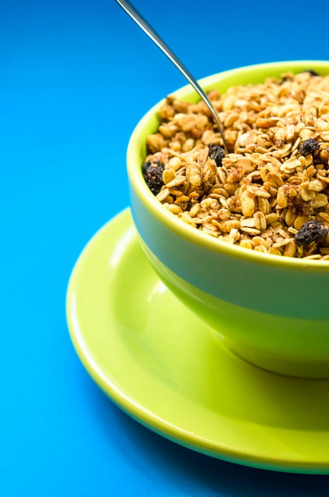 Can Cats Eat Cereal? The Pros and Cons of Feeding Your Cat Oatmeal ...